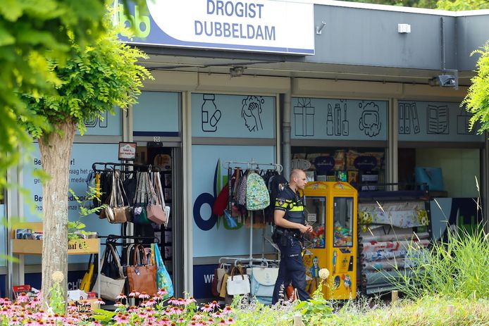 Drogist op Damplein op brutale wijze bestolen van krasloten: ‘Ik wist ...