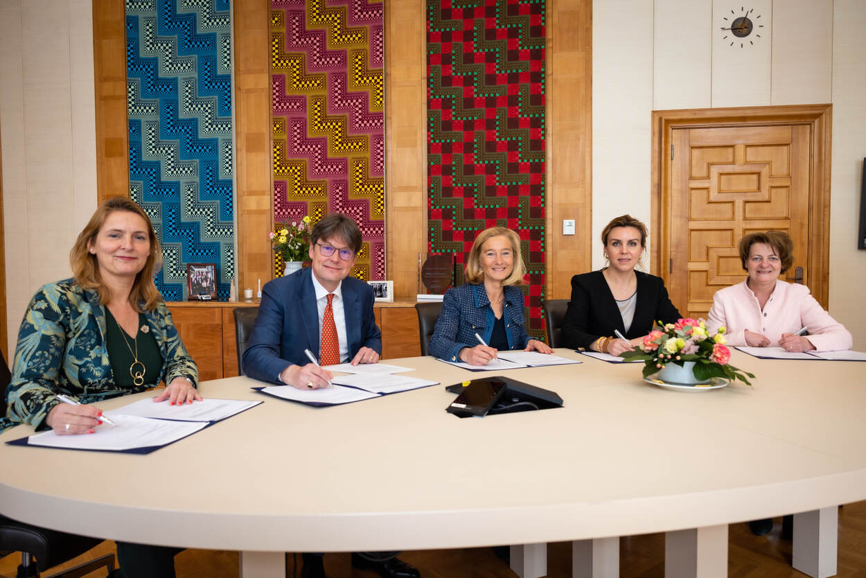 Shell wil de CO2-uitstoot van Rotterdam en Moerdijk de komende jaren ...