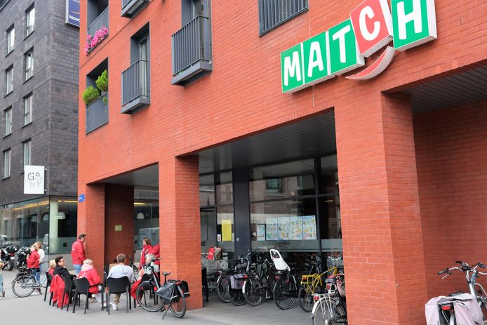 Personeel Match legt werk neer en blokkeert winkel: “Gaan ze lotje ...