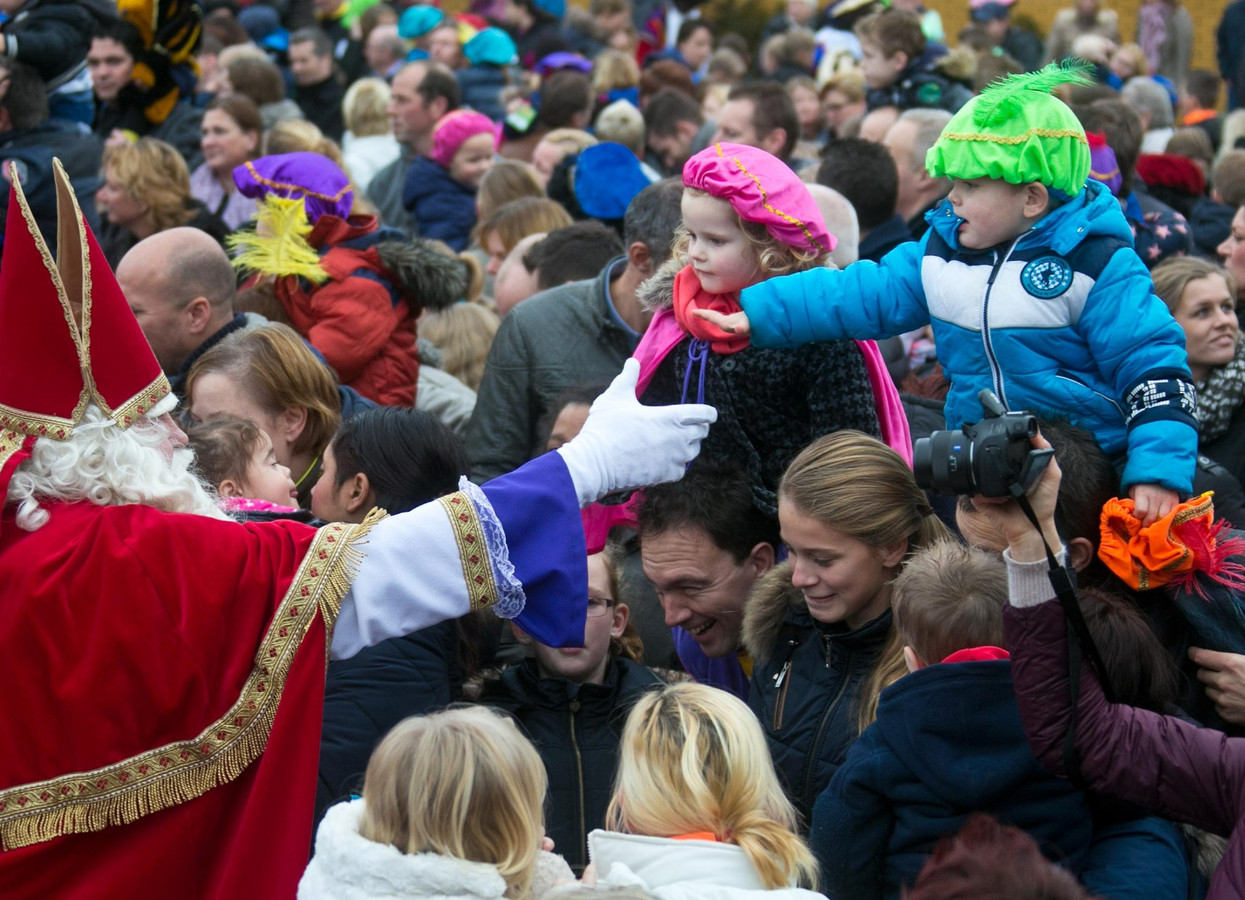 Dit dorp trekt zich niets aan van kritiek op Zwarte Piet: ‘Wie toegeeft ... Dit dorp trekt zich niets aan van kritiek op Zwarte Piet: ‘Wie toegeeft ...