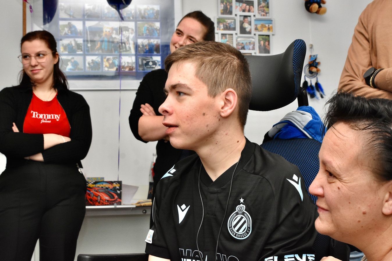 Vlaanderen toont z'n hart: Janis (22) viert laatste verjaardag met 900 ...