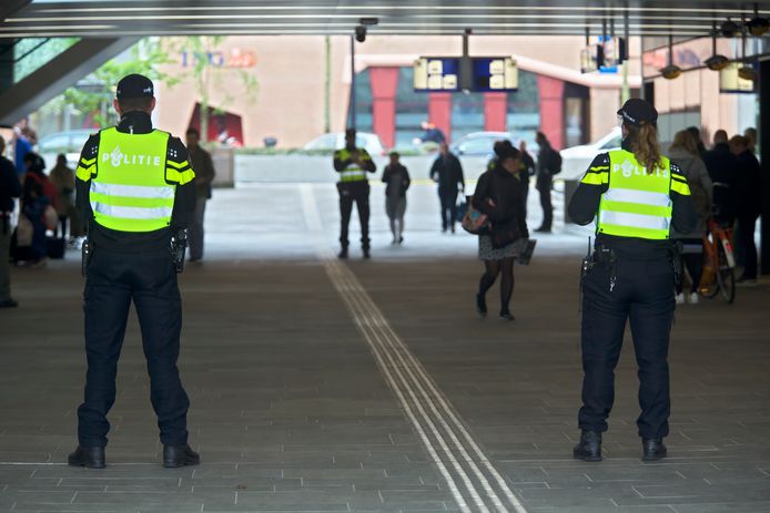 Politie speciaal opgeleid voor beveiliging Koningsdag 'Een uniform als ...