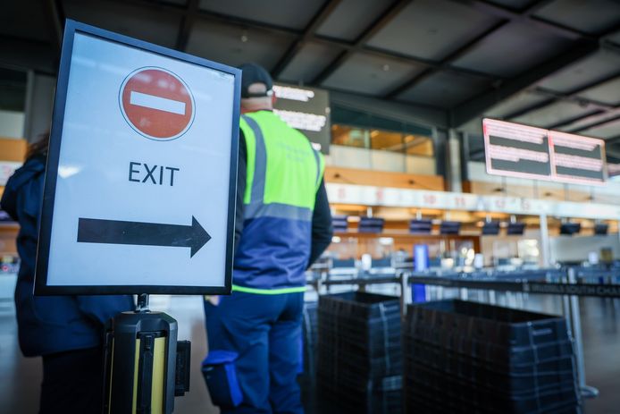 Alle vluchten op luchthaven Charleroi ook vandaag geannuleerd door ... Alle vluchten op luchthaven Charleroi ook vandaag geannuleerd door ...