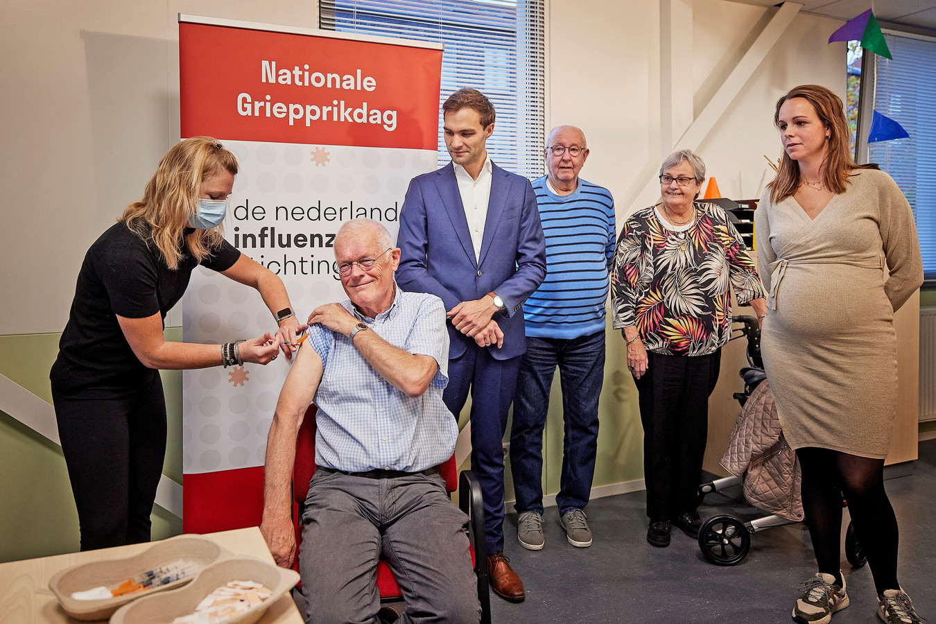 Staatssecretaris trapt griepprikcampagne af in Leidsche Rijn: ‘Extra ...