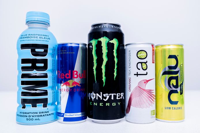 Energiedrankje tegen de middagdip? Diëtiste neemt 5 bekende merken ...