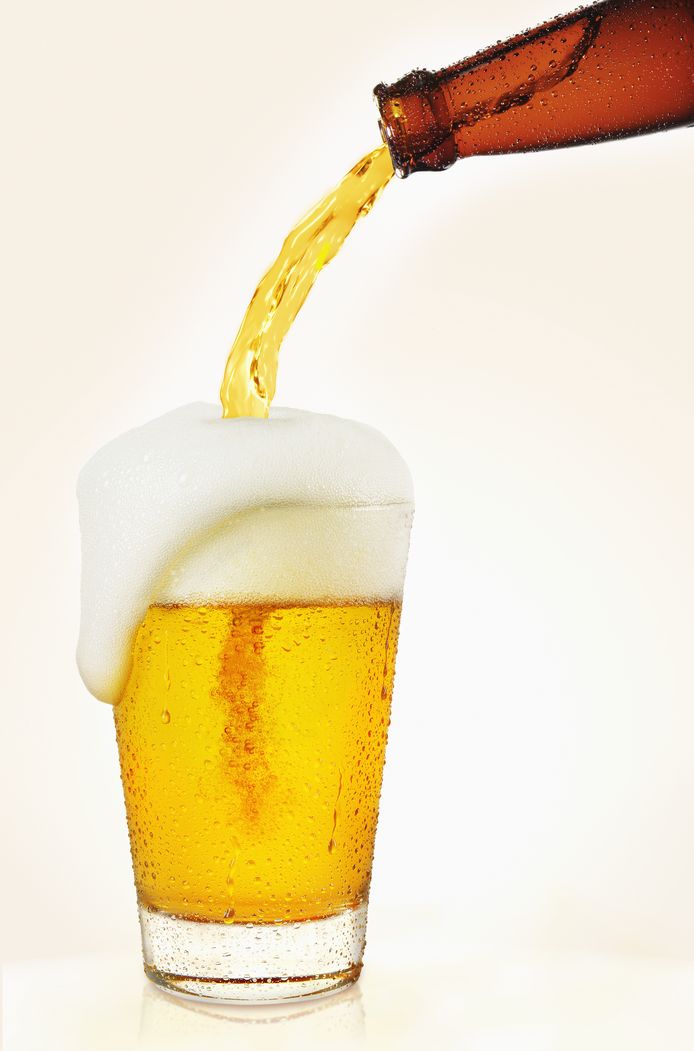 Qatar heft ‘zondetaks’ op alcohol: bak bier kost nu 91 euro | De Krant ...