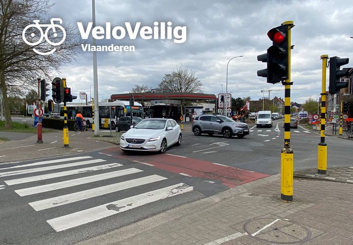Eén jaar na VeloVeilig Vlaanderen: gemeente bekijkt of druk kruispunt op Villerslei conflictvrij ...