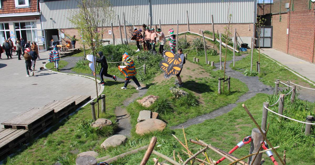 KIJK. Kinderen openen nieuwe groene oase met toneel rond fauna en flora ...