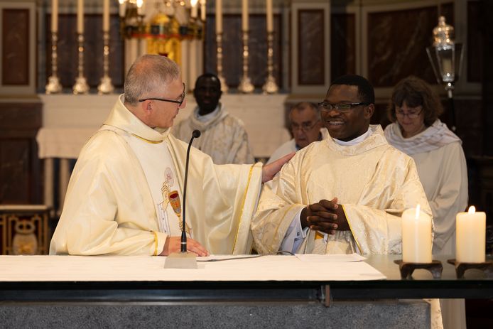 Priester Romuald over pastoorsoorlog en verplicht vertrek uit Erpe-Mere ...