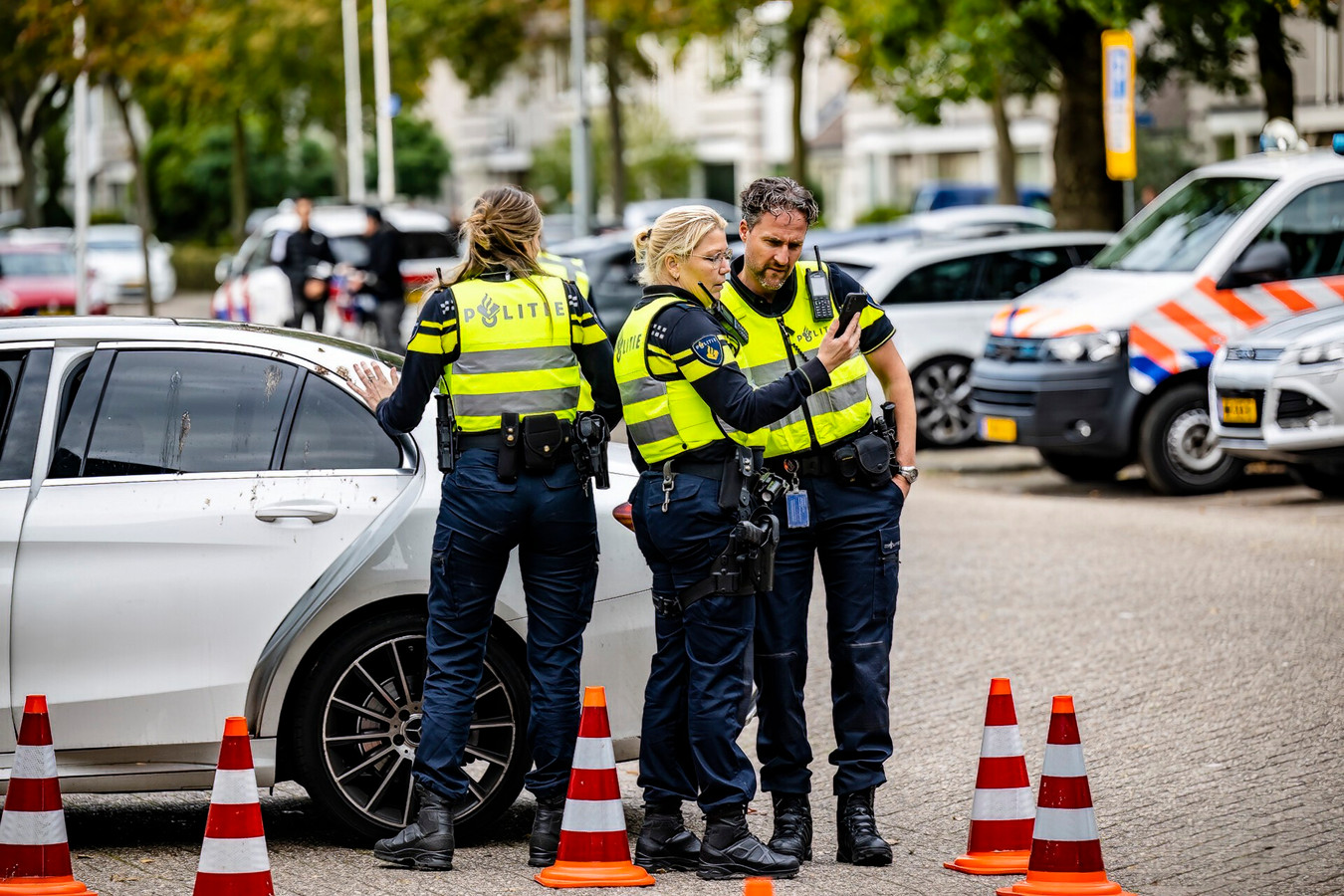 Politie en Belastingdienst nemen 15 voertuigen in beslag bij grote ...