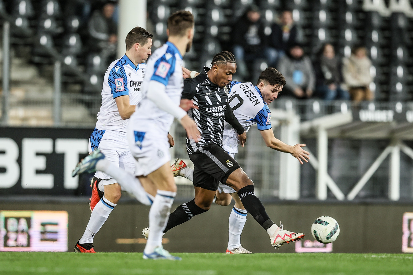 Igor Thiago scoort opnieuw en leidt Club Brugge naar ruime 1-4-zege ... Igor Thiago scoort opnieuw en leidt Club Brugge naar ruime 1-4-zege ...