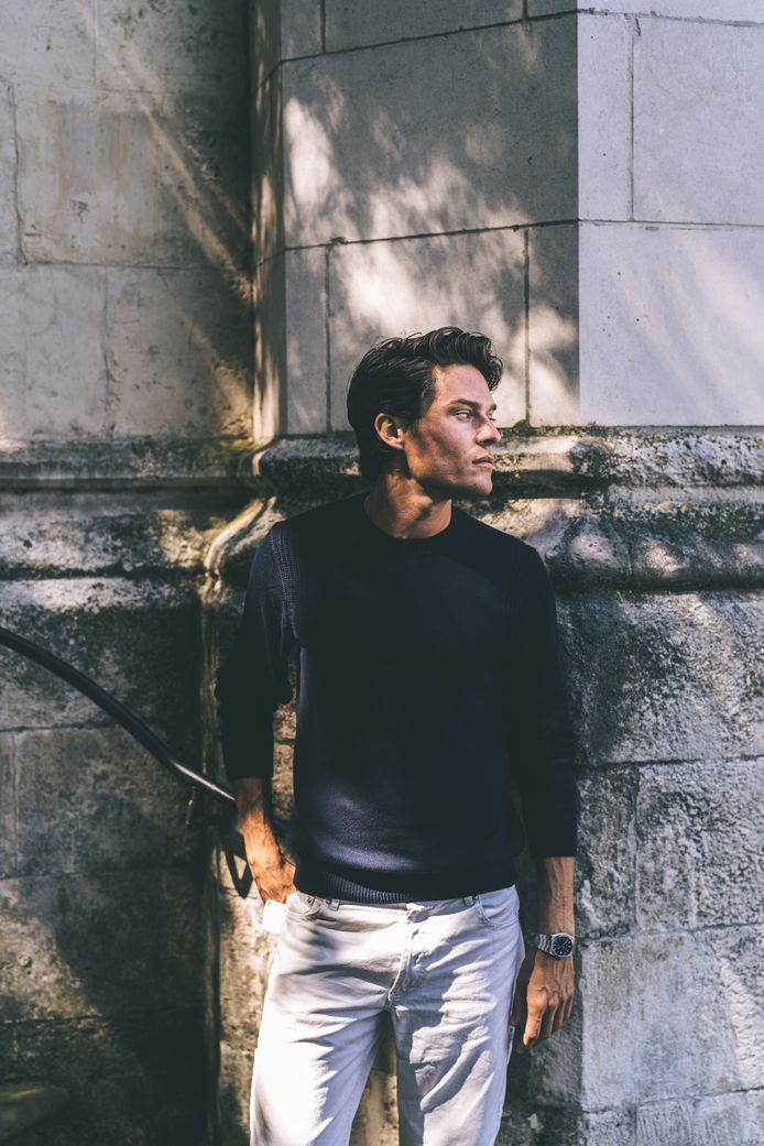 Cesar Casier poseert voor Porsche en Armani en heeft zijn eigen ...