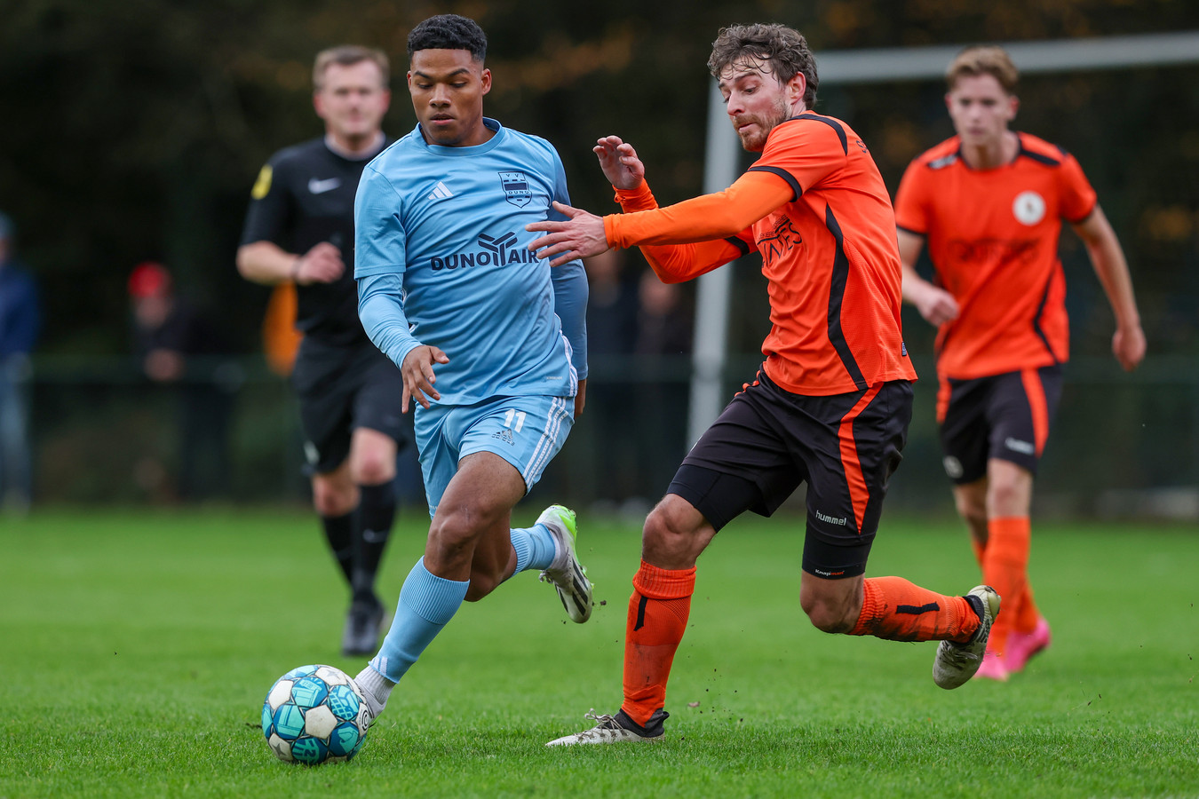 Mitchell Jansen pendelt bij DUNO tussen aanval en verdediging: ‘Voor mij zijn het twee bekende ...