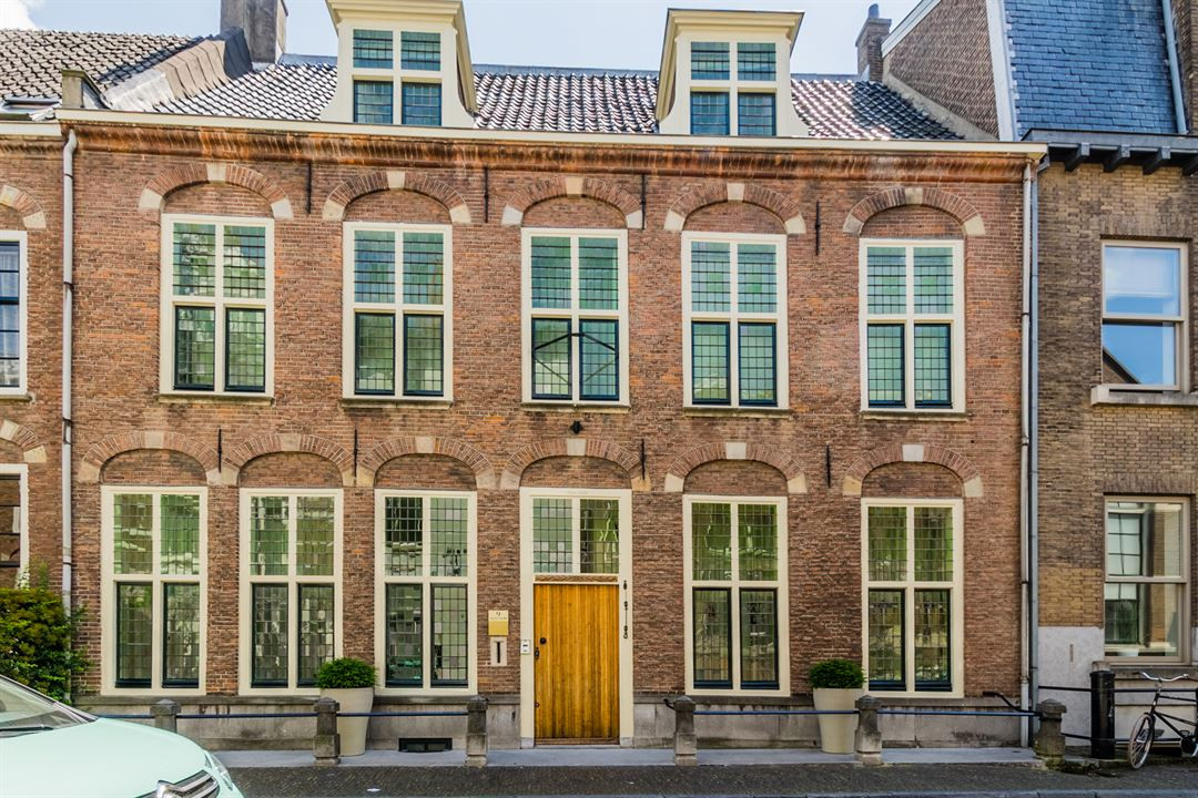 Dit gigantische huis in Utrecht staat nu te koop voor een schamele 2 ...