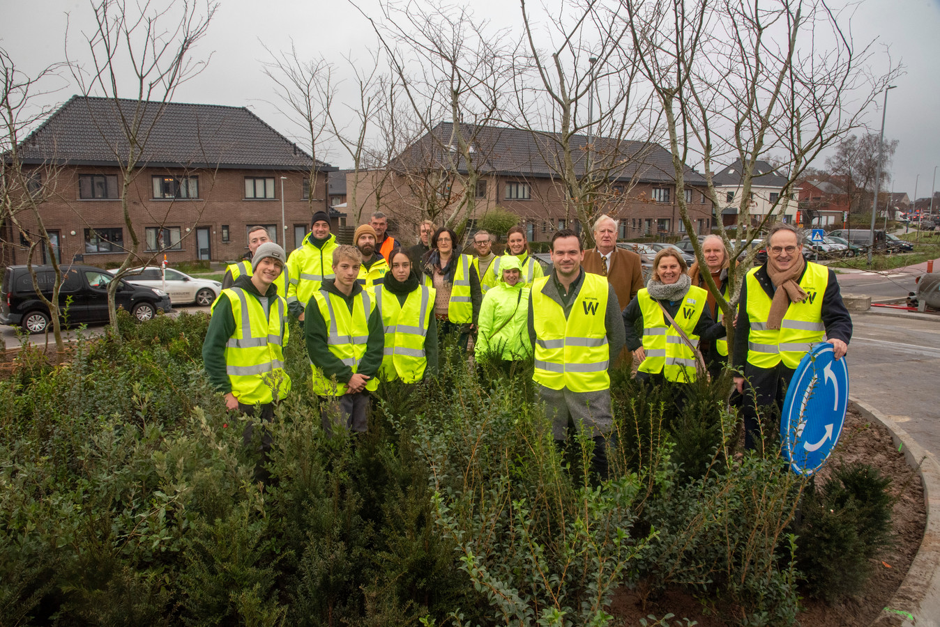 Leerlingen Scheppers en boomkwekers planten microbos aan op nieuwe ...