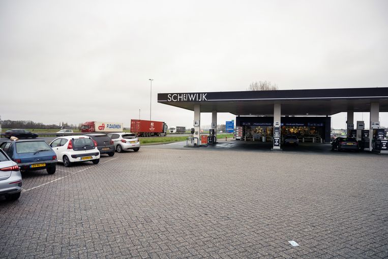 Hongerige fijnproevers rijden voor deze tankstations aan de A27 ...