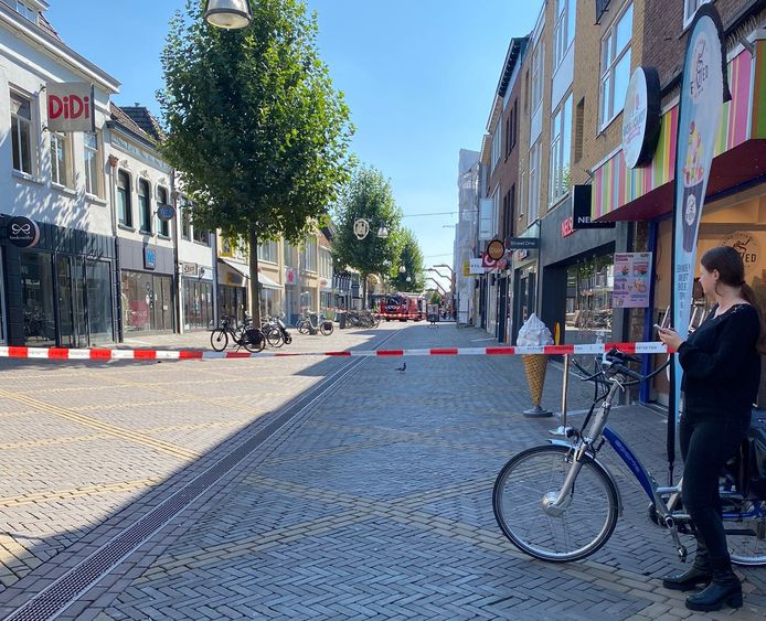 Belangrijke winkelstraat in Doetinchem ontruimd om indringende lucht ...
