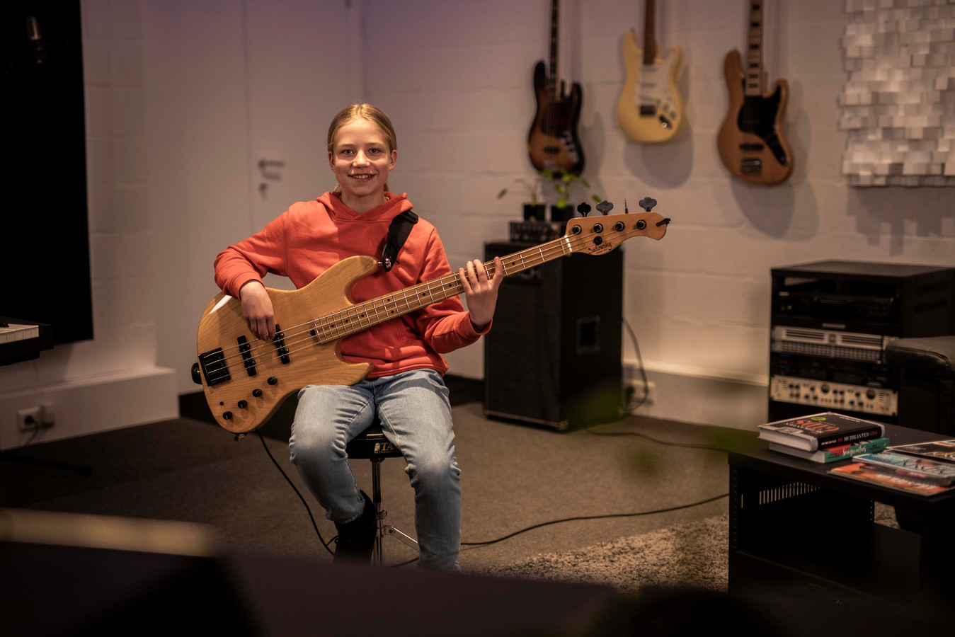 10.000 volgers op Instagram heeft ze al, nu brengt ‘A Lot(te) of Bass ...