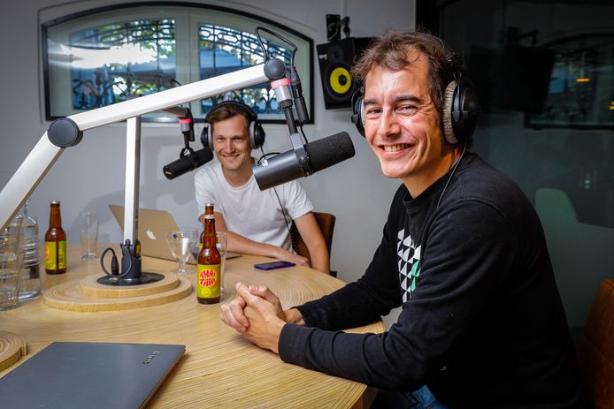 Podcast De Rode Lantaarn: koerspraat met duizenden luisteraars ...