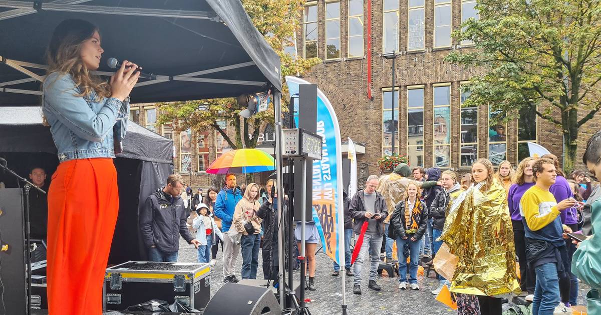 Voor het goede doel zes uur lang in de regen op een krukje staan ...