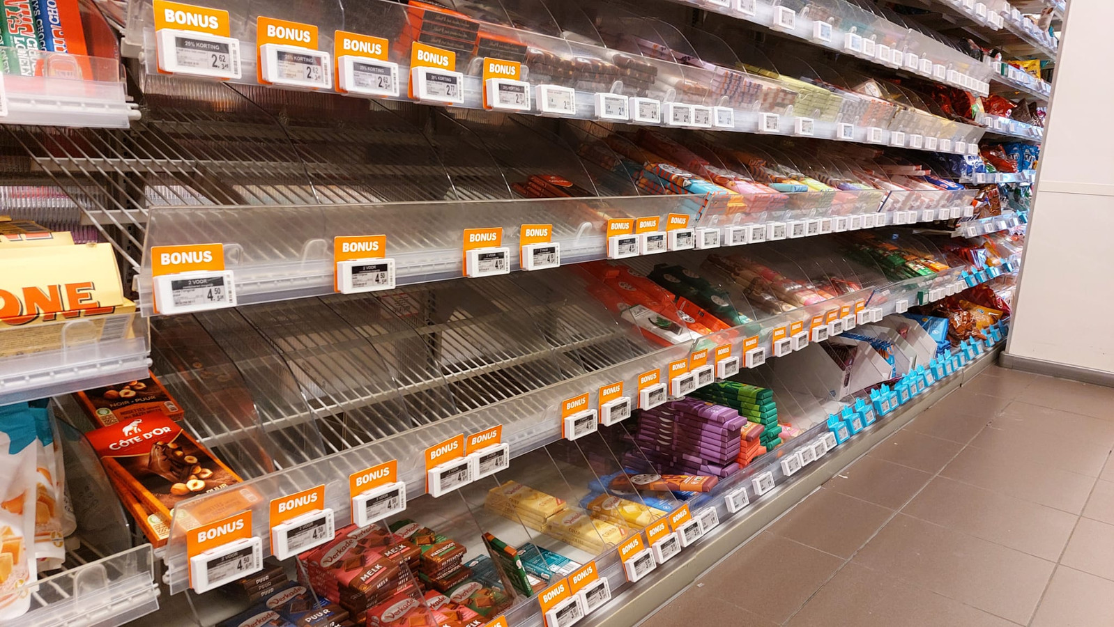 Pijnlijk lege schappen bij Albert Heijn: steeds meer boodschappen raken ...