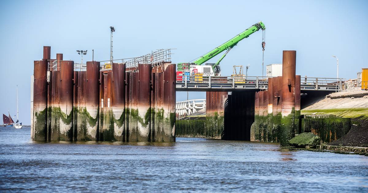 “We verminderen stroomsnelheid water”: werken aan stormvloedkering ...