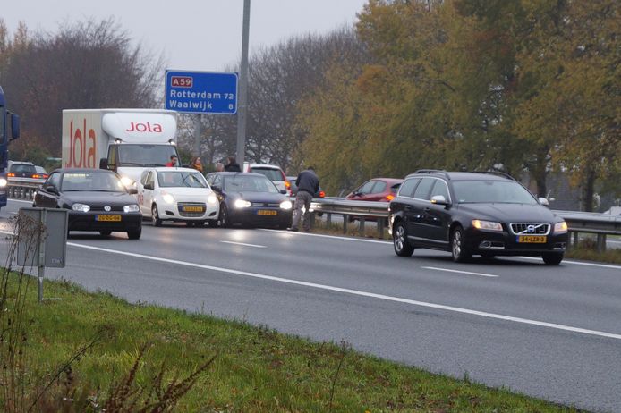 Vier auto's op elkaar gebotst op A59 bij Drunen | Waalwijk, Heusden e.o. | bd.nl