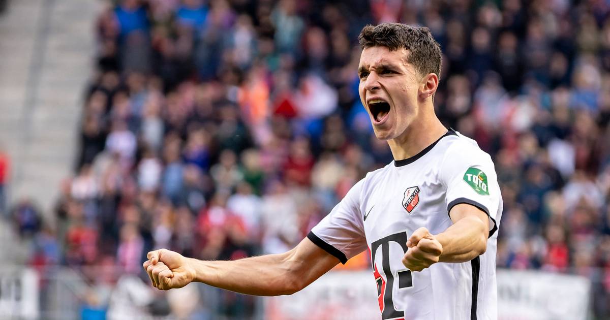 Eredivisie-topscorer Tasos Douvikas is ‘een echte buldog’: ‘Iemand die ...