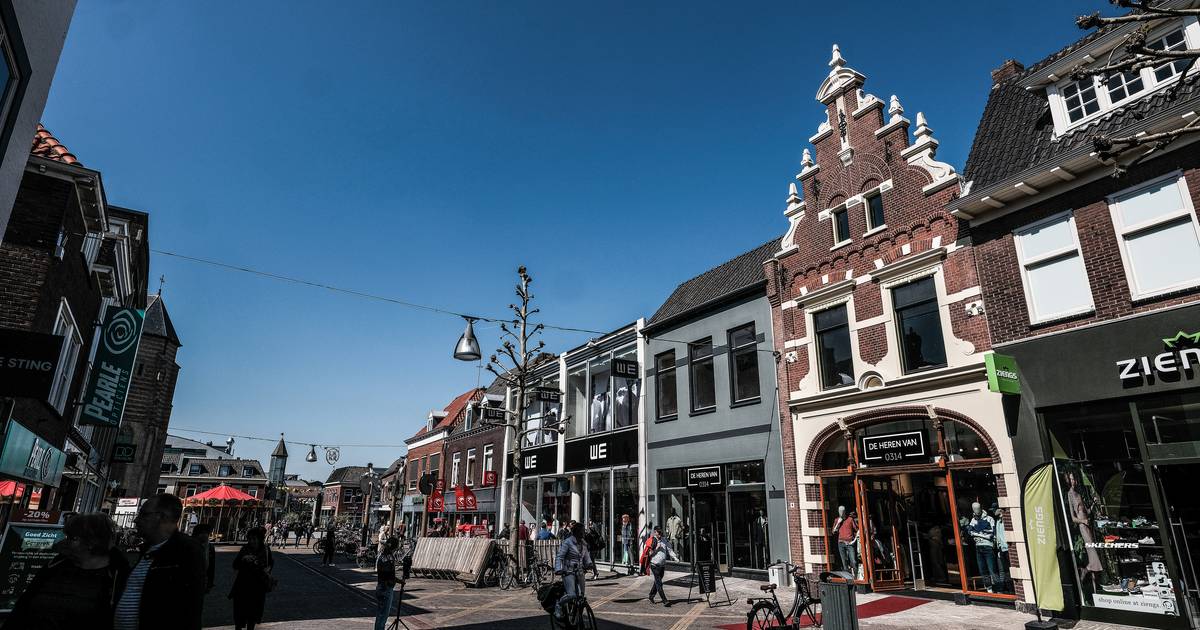 Klokgevel in vol ornaat terug in Doetinchem: ‘Mooiste pand van de stad ...