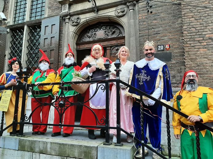 Terug van weggeweest: in deze uitbundige outfit viert Bruls dit jaar ...