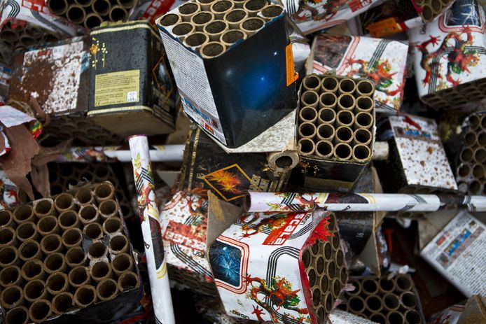 Tientallen kilo's illegaal vuurwerk gevonden in Montfort: drie verdachten aangehouden ...