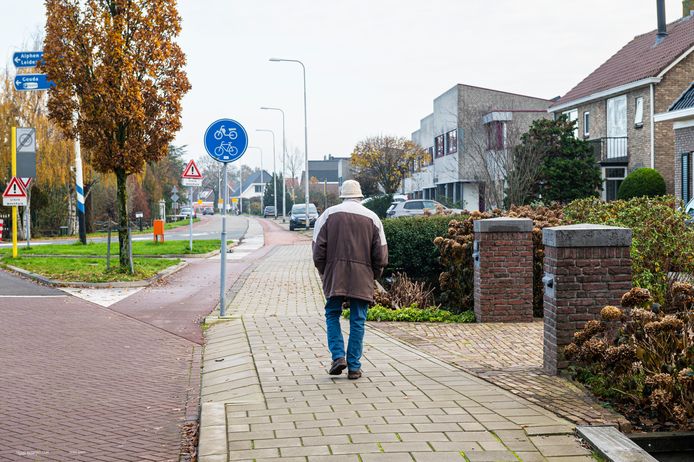 Een gevalletje voor ‘De Rijdende Rechter’: ligt deze stoep in berm van ...