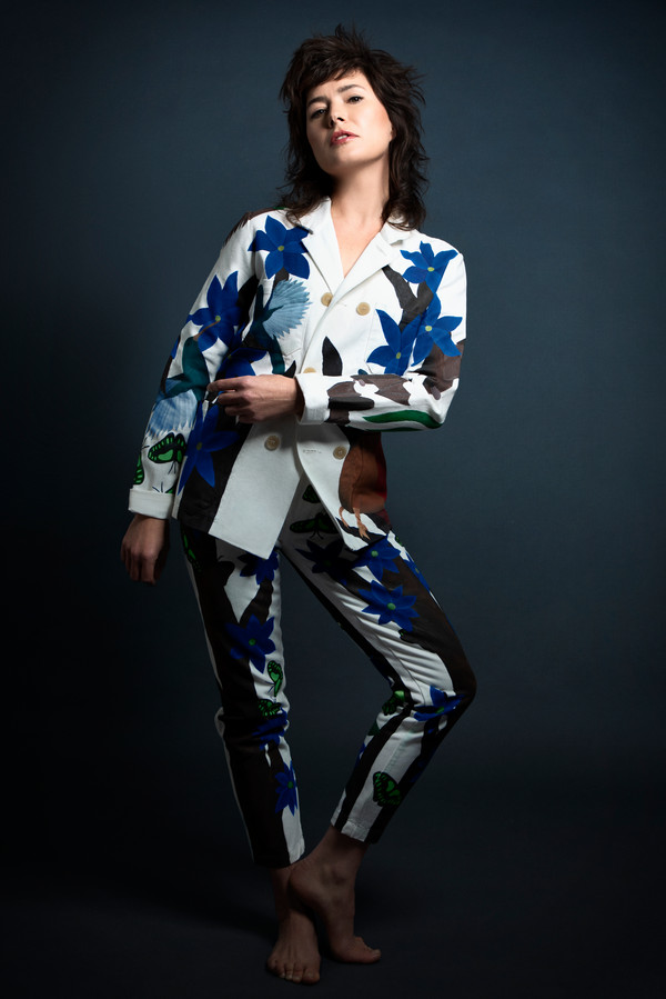 DJ Isis viert jubileumjaar: in Goor opgegroeide pionier van de ...