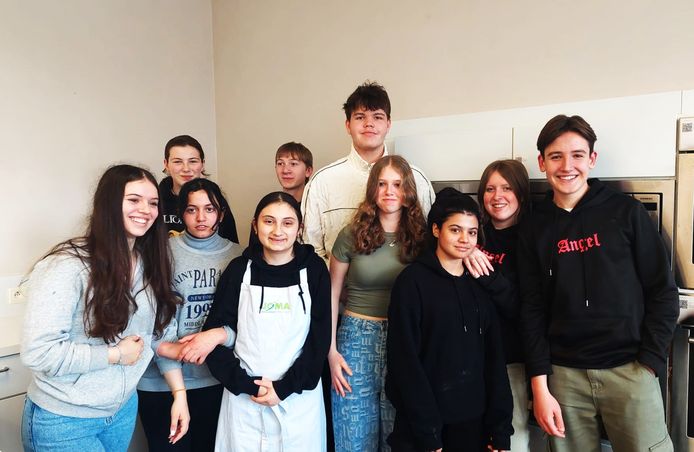 Leerlingen uit Merksem koken voor daklozen in Brussel: “Het is fijn om te zien hoe enthousiast ...