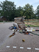 Politie zoekt getuigen van dumping afval bij Duitse grens in ...
