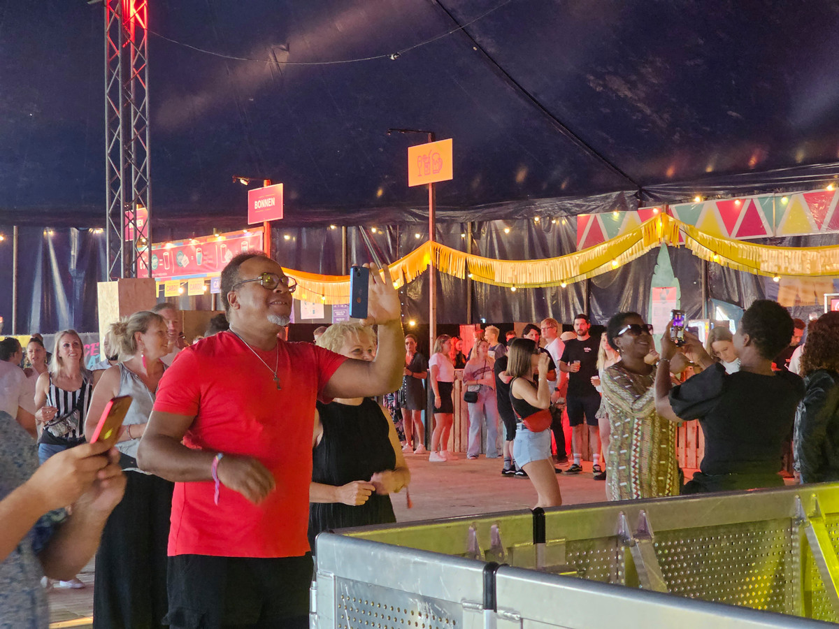 IN BEELD. 40ste Antilliaanse Feesten gestart onder stralende zomerzon ...