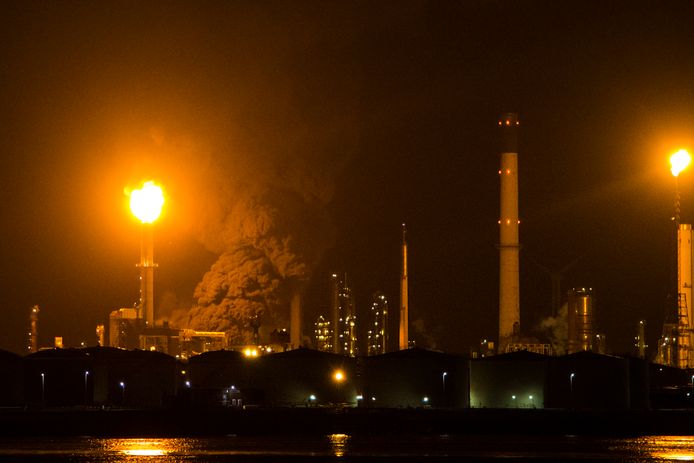ExxonMobil-raffinaderij is, ruim drie jaar na de grote brand, van het ...