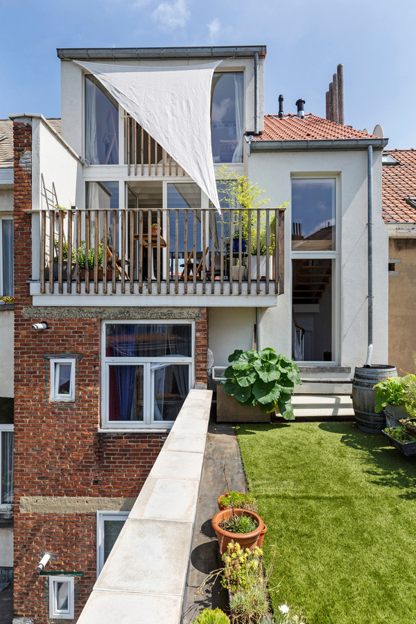 Des combles décrépits transformés en un lumineux duplex avec terrasse ...