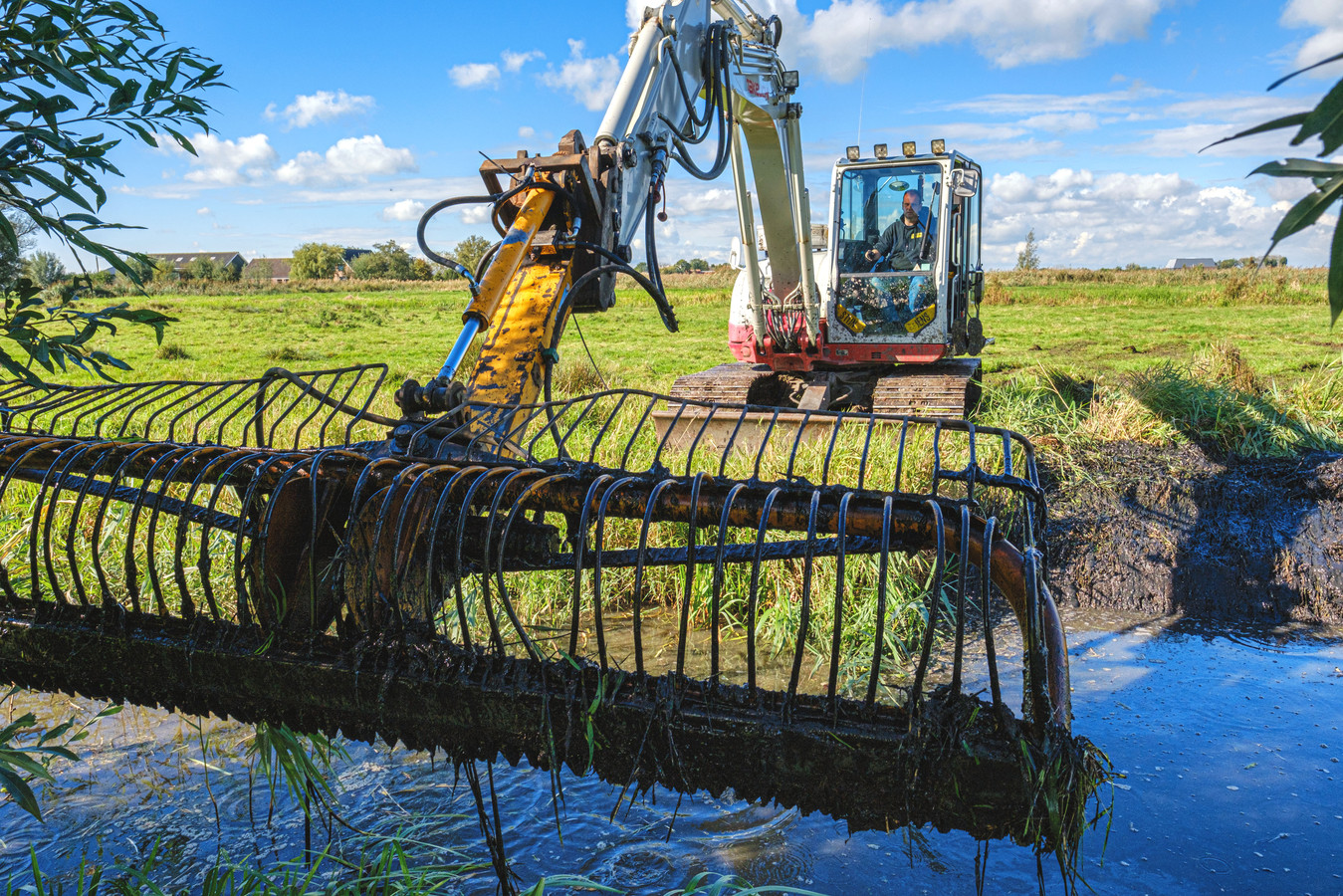 Waterschap maant boeren: maak haast met sloten schoonmaken | Foto | ed.nl