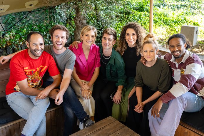 Wij bezoeken de set van ‘Dertigers’: “Scenaristen hebben het ...