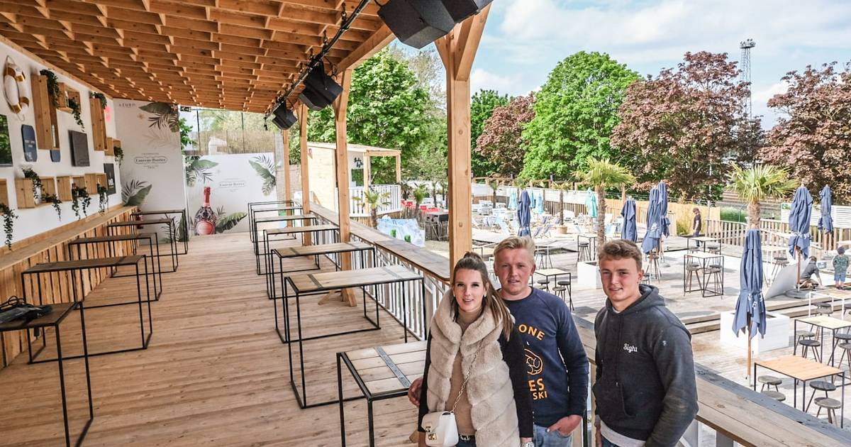 Zomerbar Azuro klaar voor opening: “Uitgebreid naar 350 zitplaatsen en we zij nu ook deels ...