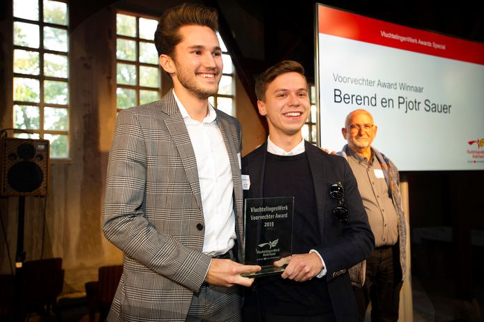 Broers Sauer krijgen prijs voor vluchtelingenvakanties op camping in ...