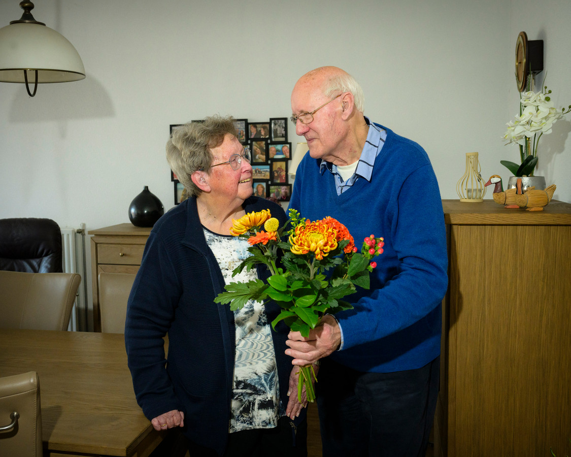 Jan en Annie uit Borne zijn elkaars eerste liefde en nu 65 jaar ...