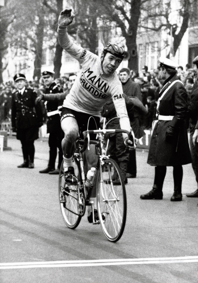 België rouwt om man die Tour op slotdag verloor van Jan Janssen | Foto ...