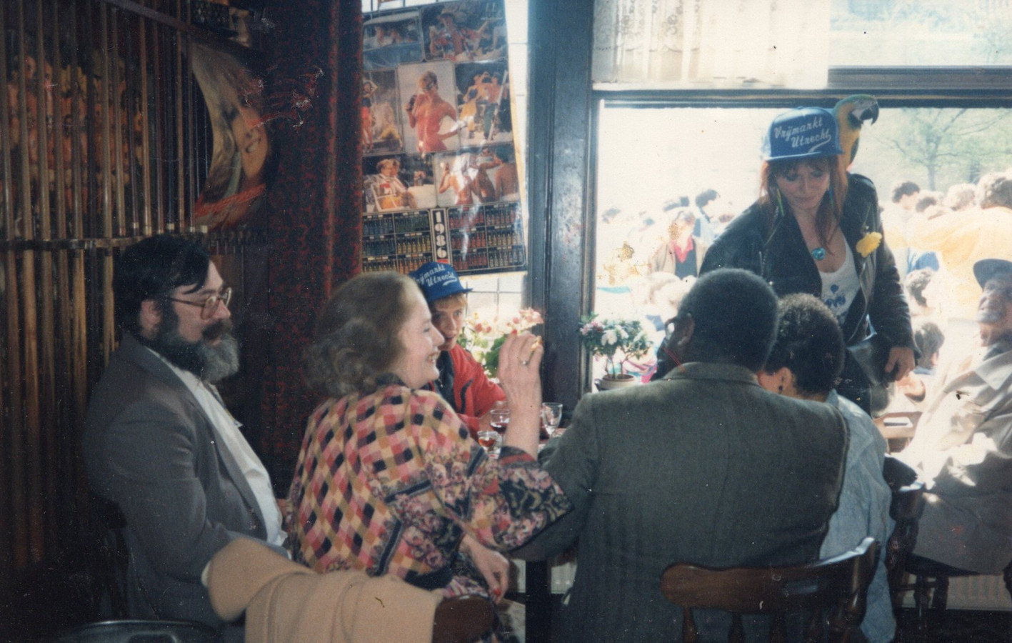 Loes bedacht 42 jaar geleden de Utrechtse vrijmarkt, nu drommen 300.000 ...