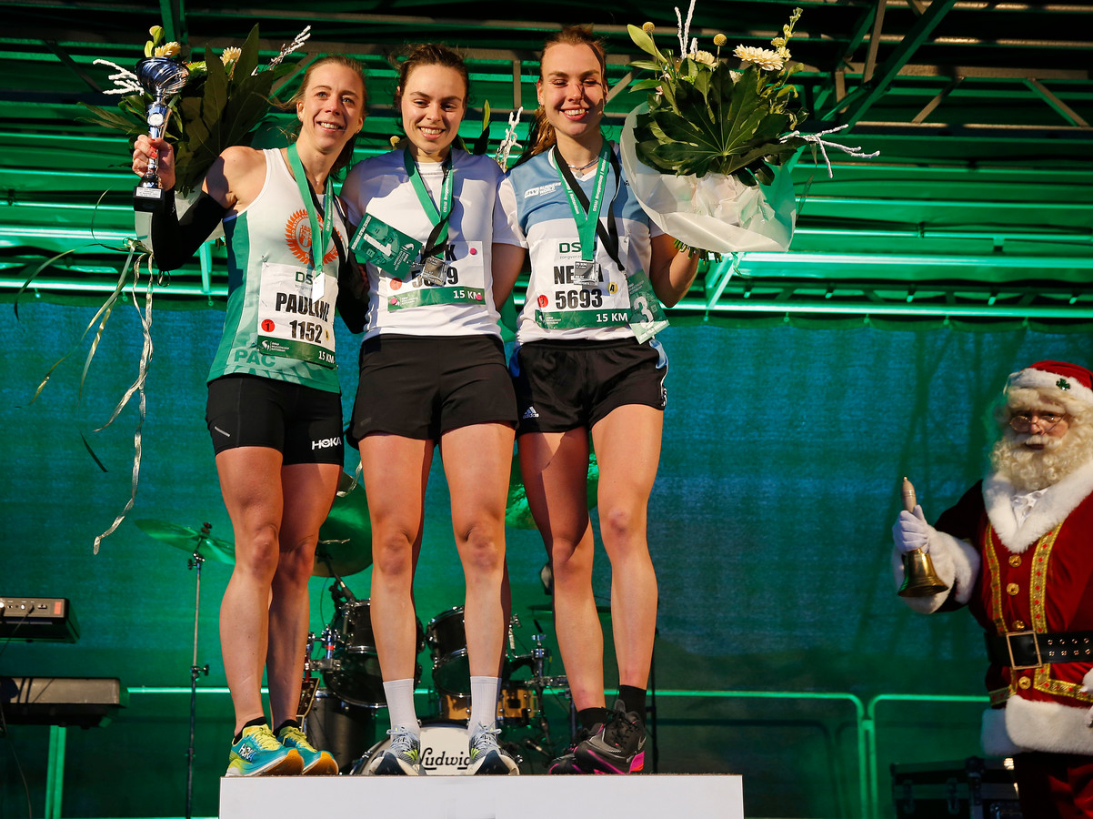Emiel Berghout wint Bruggenloop door Oegandees met angst voor water en ...