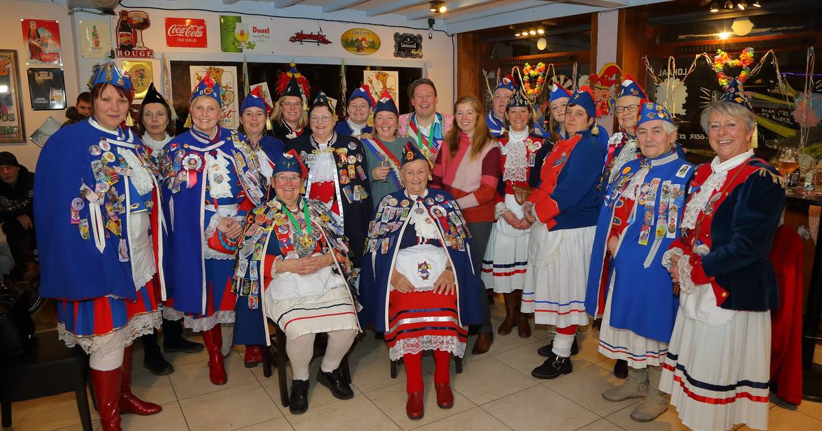 Tina (46) is de nieuwe cantinière: “Een plezante bende vrouwen waarmee altijd iets te beleven ...