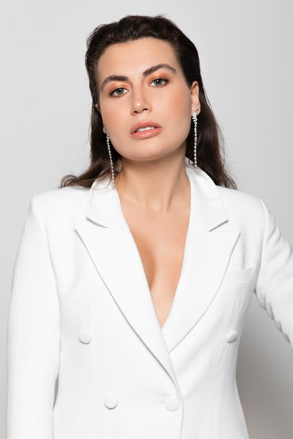 Ebru Sari, de ontwerpster die de WAG’s op de Gouden Schoen laat stralen ...