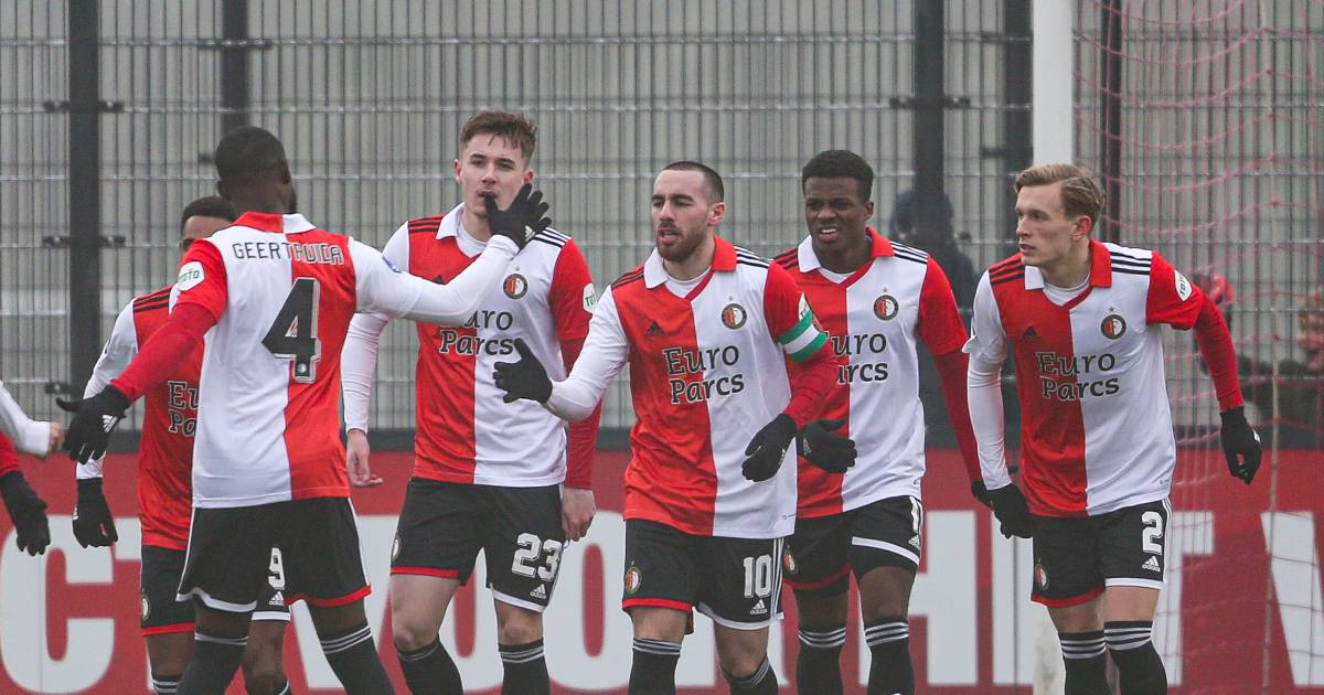 Feyenoord begint mede dankzij 16-jarige doelpuntenmaker sterk aan ...