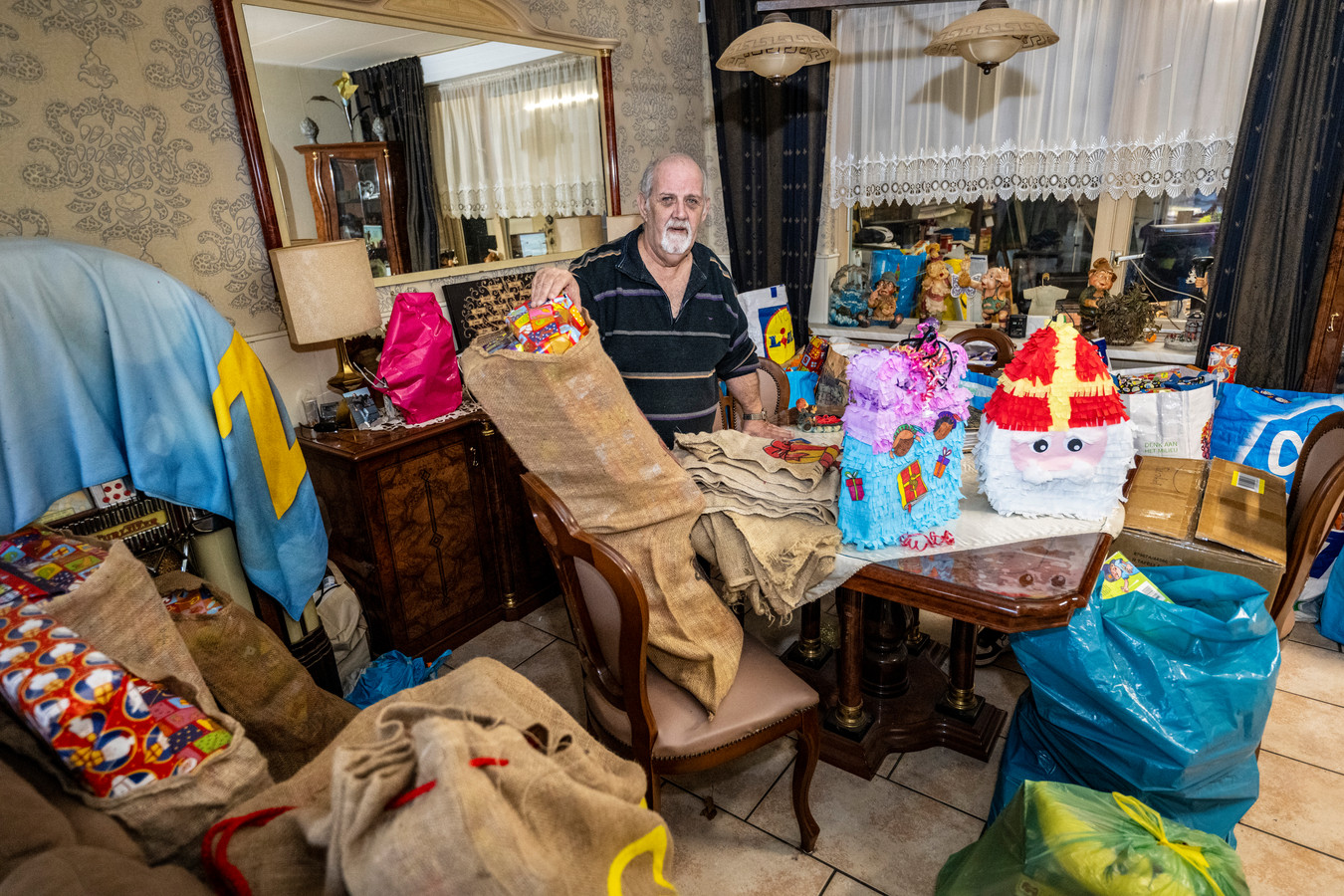 Dankzij Henk en zijn dochter kwamen arme gezinnen de feestdagen door ...